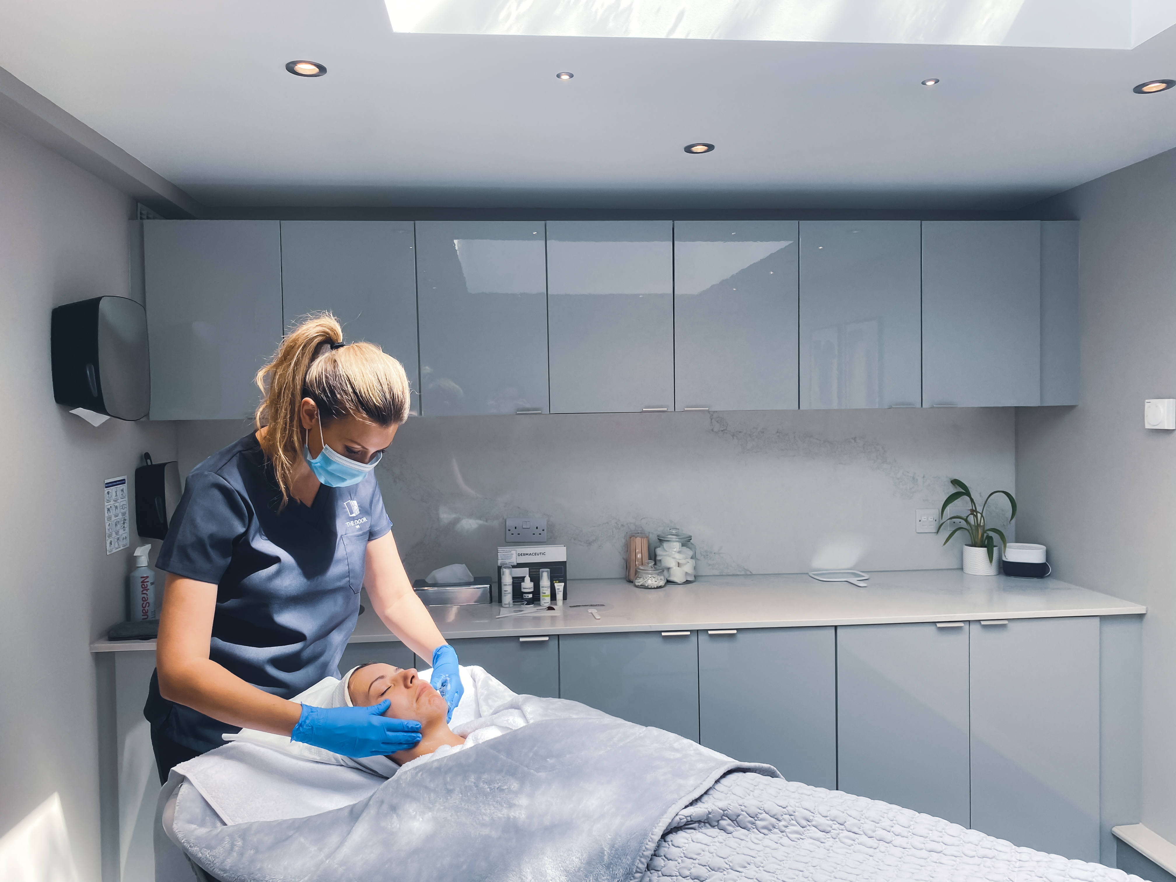 Lunchtime Peel — The Door W4