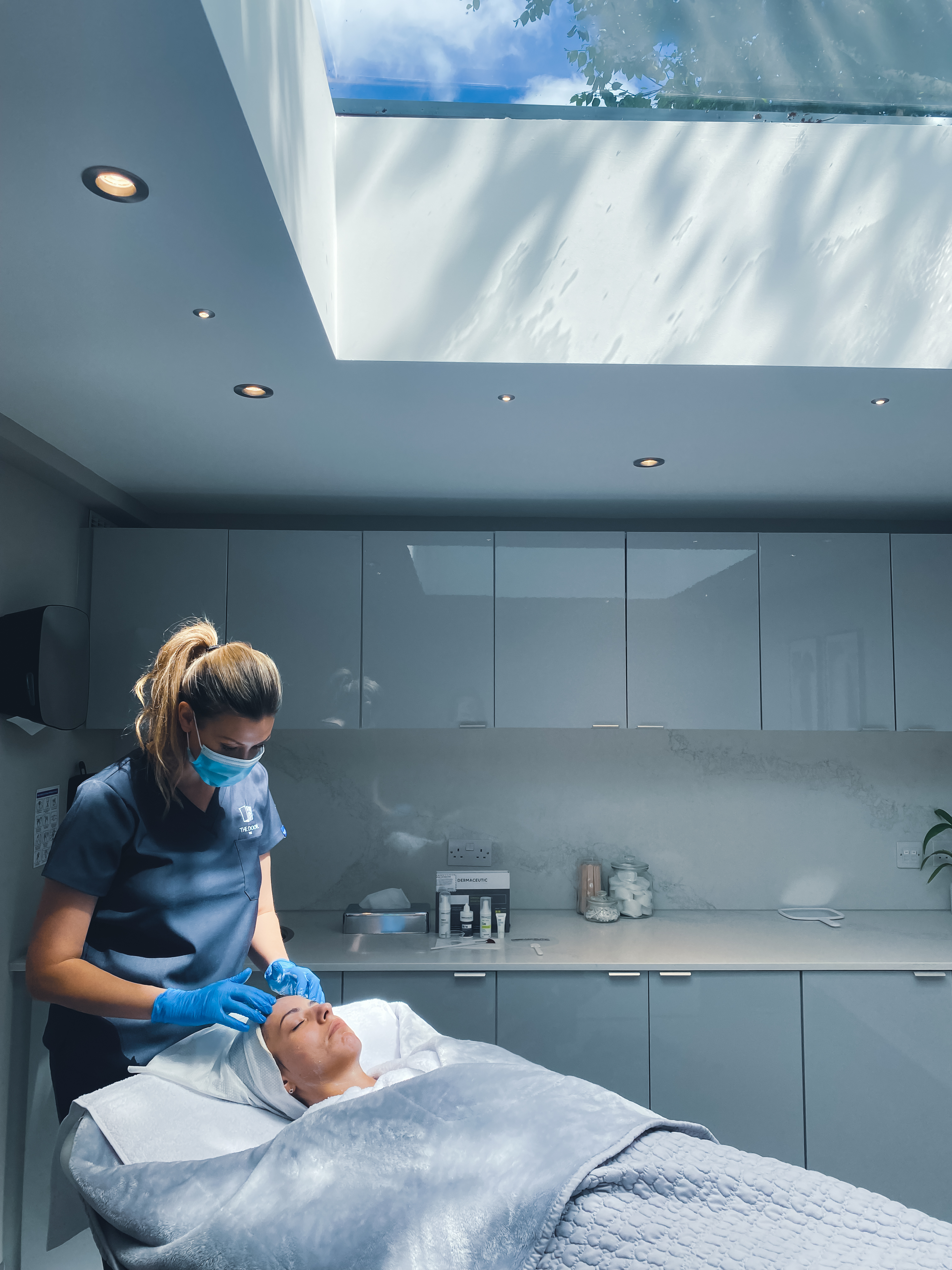 Lunchtime Peel — The Door W4