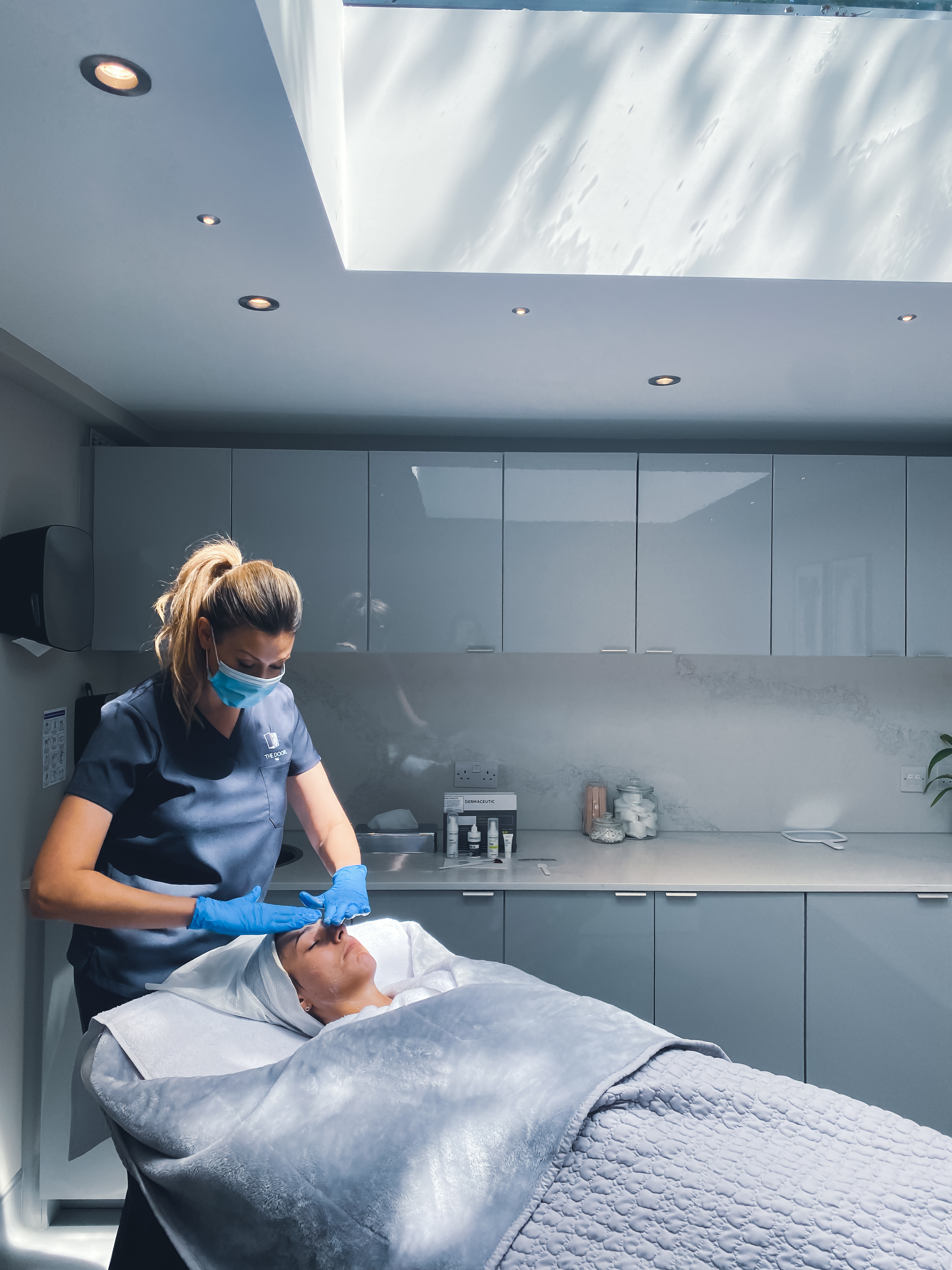 Lunchtime Peel — The Door W4