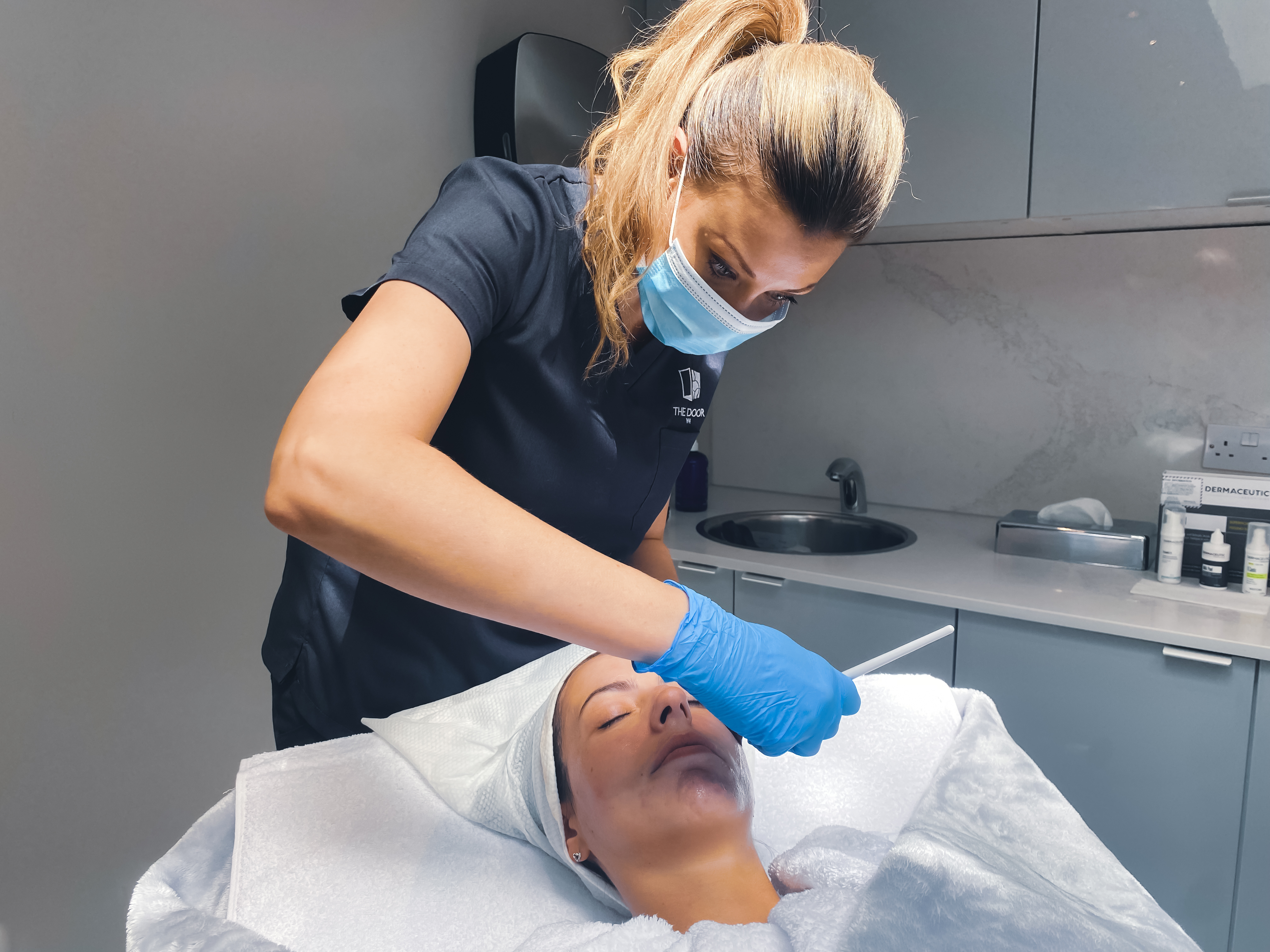 Lunchtime Peel — The Door W4