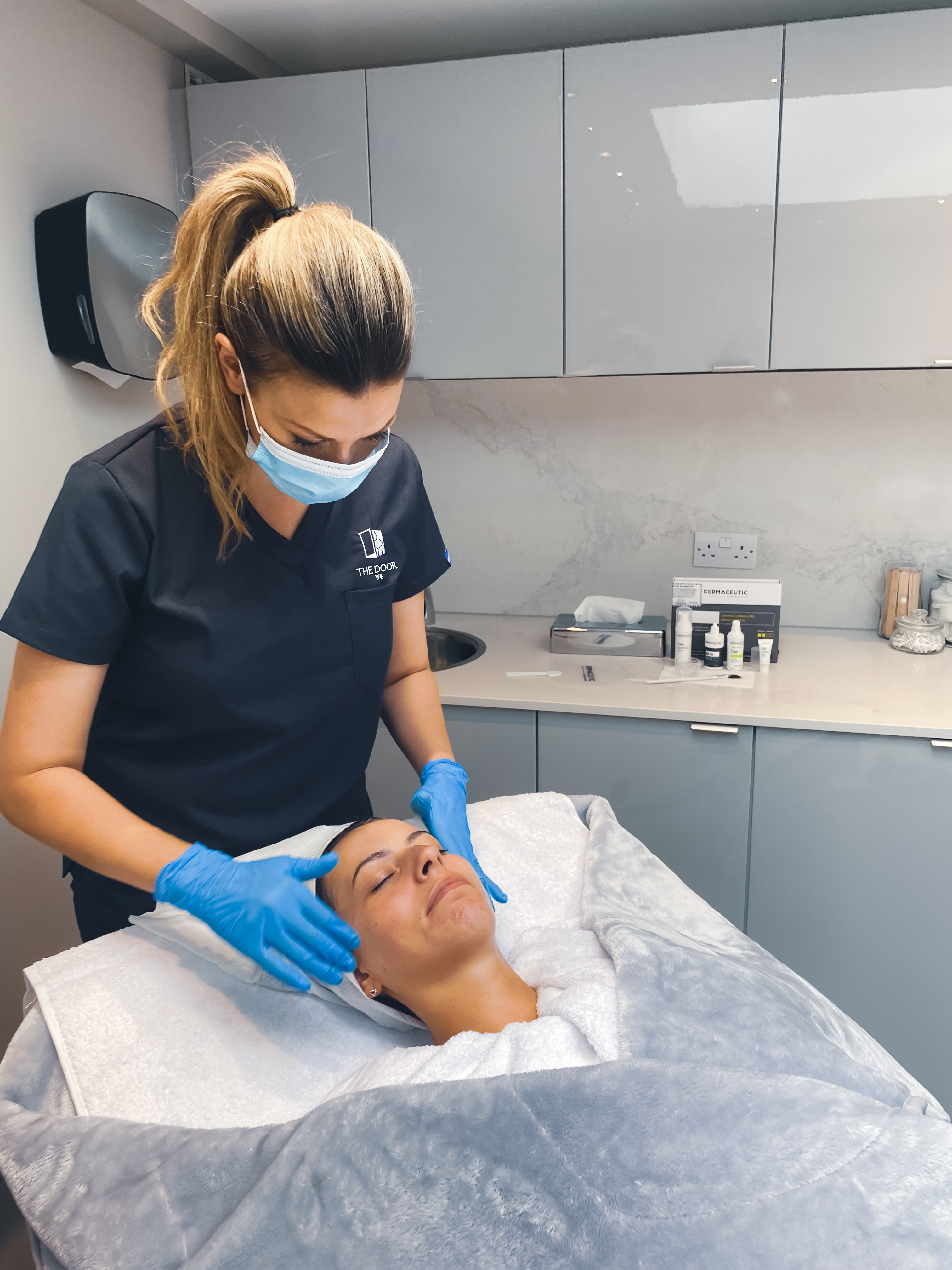 Lunchtime Peel — The Door W4