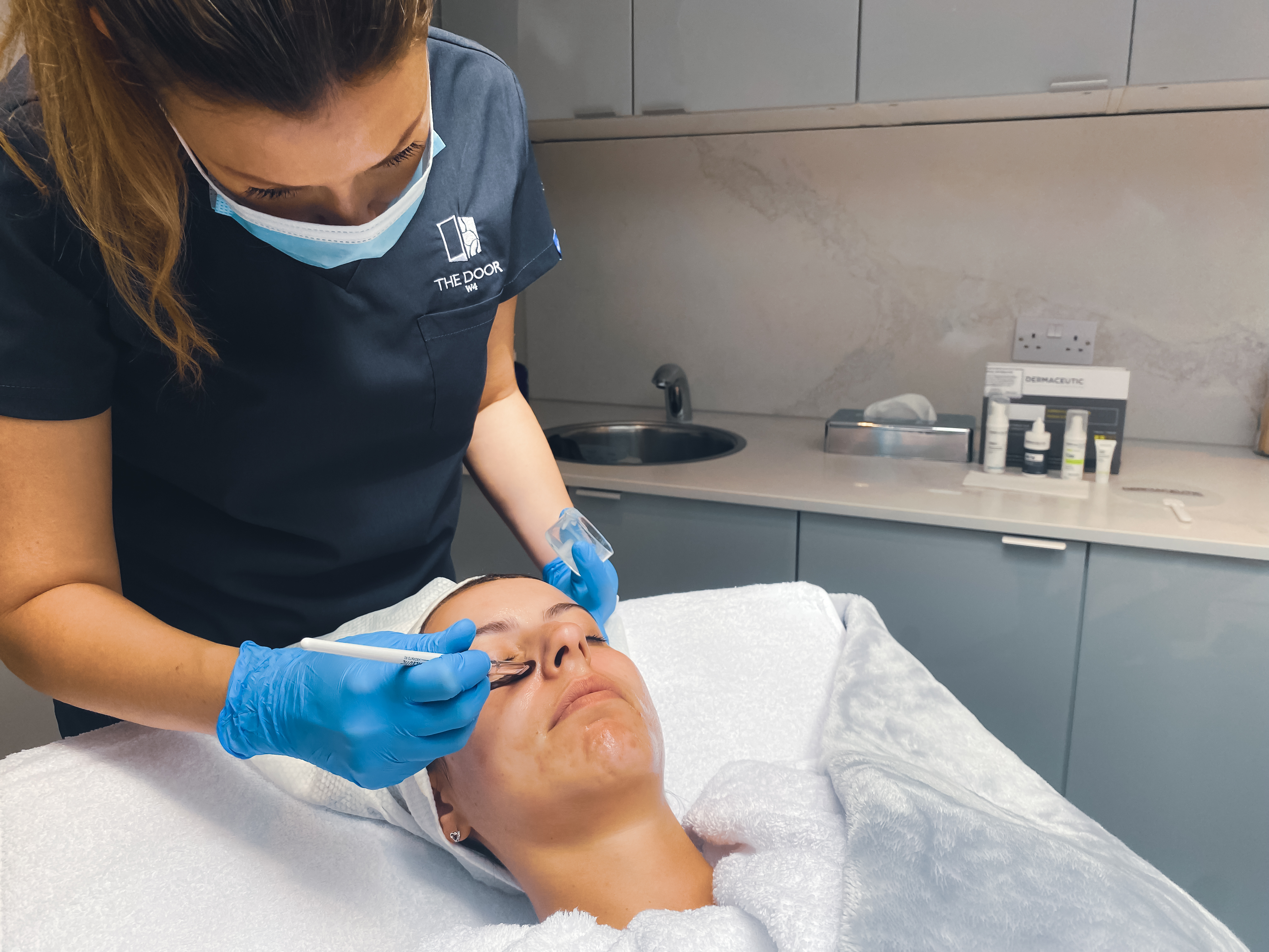 Lunchtime Peel — The Door W4