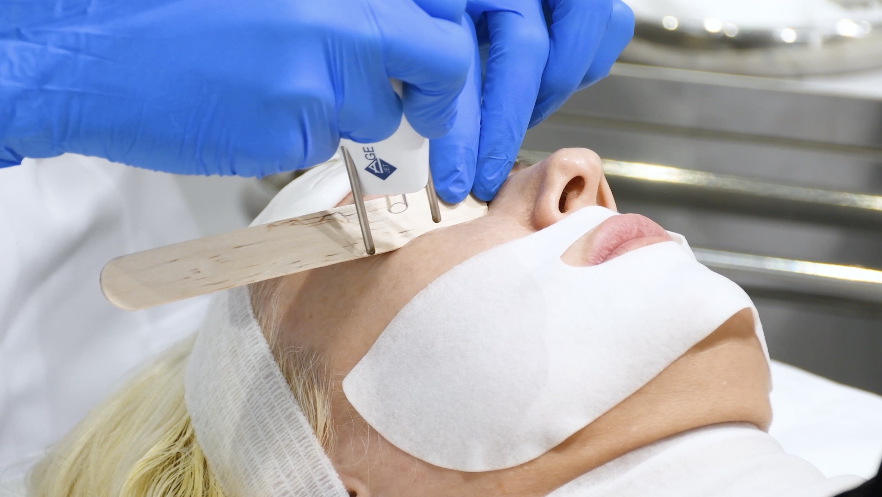 AgeJet: The Non-Surgical Eye Lift — The Door W4